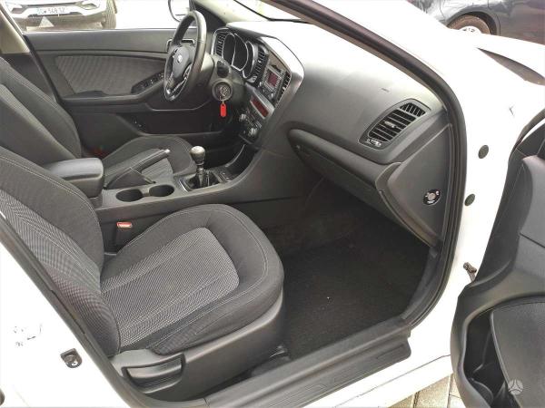 White Kia Optima 2013 in Taurage, with an engine capacity of 1.69 L and mileage of 280 thousand km for 4950 €, photo 10 on AUTOMOTO.COM.LV
