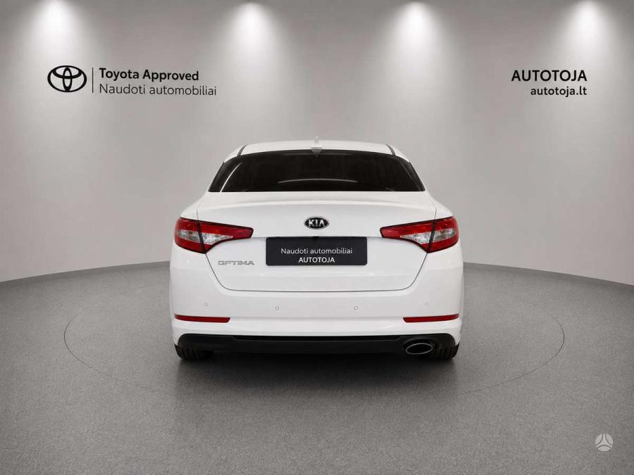 White Kia Optima 2013 in Kaunas, with an engine capacity of 2.00 L and mileage of 193 thousand km for 4900 €, photo 5 on AUTOMOTO.COM.LV