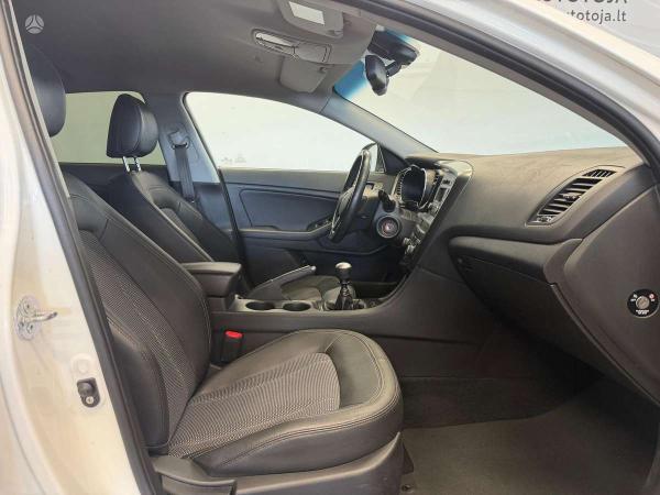 White Kia Optima 2013 in Kaunas, with an engine capacity of 2.00 L and mileage of 193 thousand km for 4900 €, photo 6 on AUTOMOTO.COM.LV