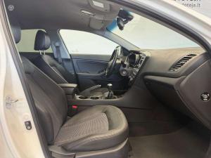 White Kia Optima 2013 in Kaunas, with an engine capacity of 2.00 L and mileage of 193 thousand km for 4900 €, photo 7 on AUTOMOTO.COM.LV