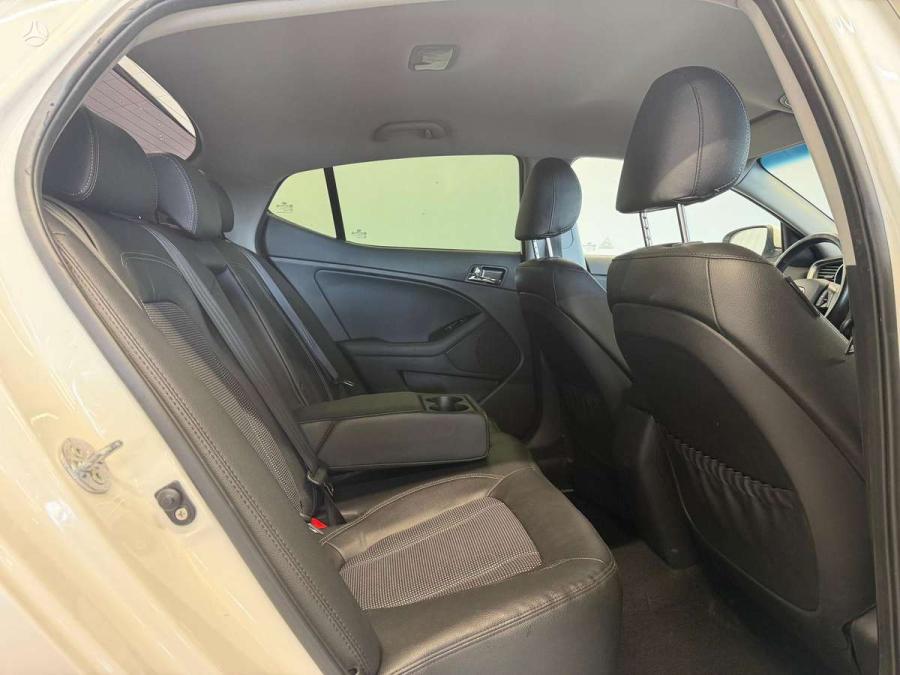 White Kia Optima 2013 in Kaunas, with an engine capacity of 2.00 L and mileage of 193 thousand km for 4900 €, photo 8 on AUTOMOTO.COM.LV