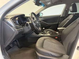 White Kia Optima 2013 in Kaunas, with an engine capacity of 2.00 L and mileage of 193 thousand km for 4900 €, photo 12 on AUTOMOTO.COM.LV