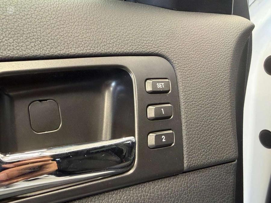White Kia Optima 2013 in Kaunas, with an engine capacity of 2.00 L and mileage of 193 thousand km for 4900 €, photo 22 on AUTOMOTO.COM.LV