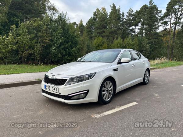 White Kia Optima 2013 in Parnu, with an engine capacity of 1.70 L and mileage of 283 thousand km for 6000 €, photo 4 on AUTOMOTO.COM.LV