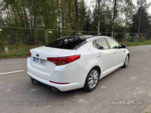 White Kia Optima 2013 in Parnu, with an engine capacity of 1.70 L and mileage of 283 thousand km for 6000 €, photo 6 on AUTOMOTO.COM.LV