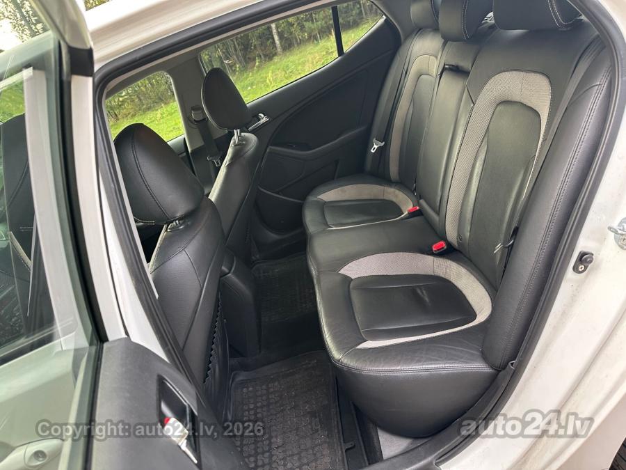 Balts Kia Optima 2013 Pērnava, ar dzinēja tilpumu 1.70 L un nobraukumu 283 tūkst. km par 6000 €, foto 12 vietnē AUTOMOTO.COM.LV