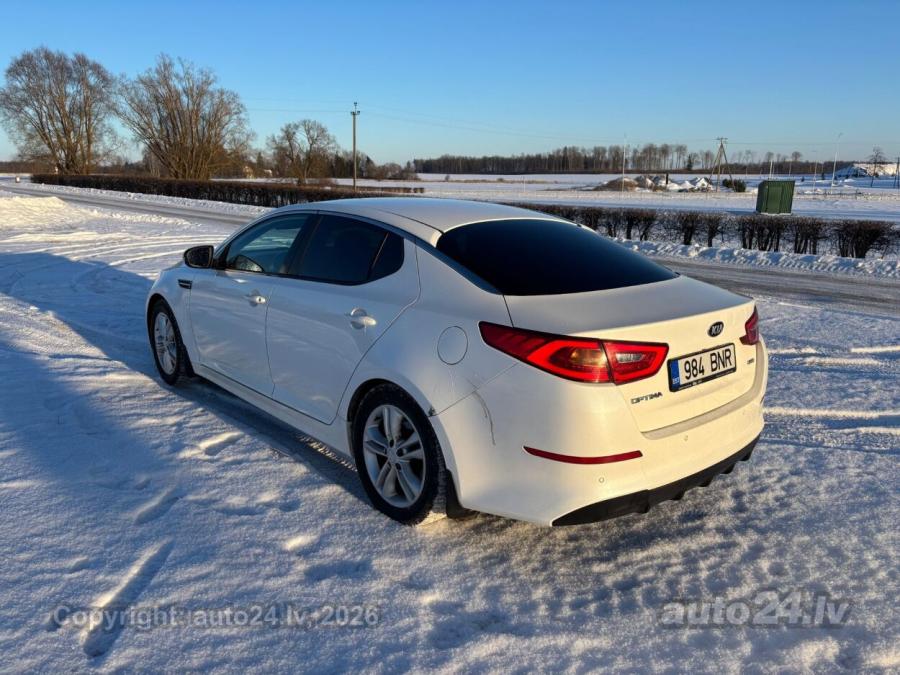 White Kia Optima 2015 in Tartu, with an engine capacity of 1.70 L and mileage of 220 thousand km for 6999 €, photo 4 on AUTOMOTO.COM.LV