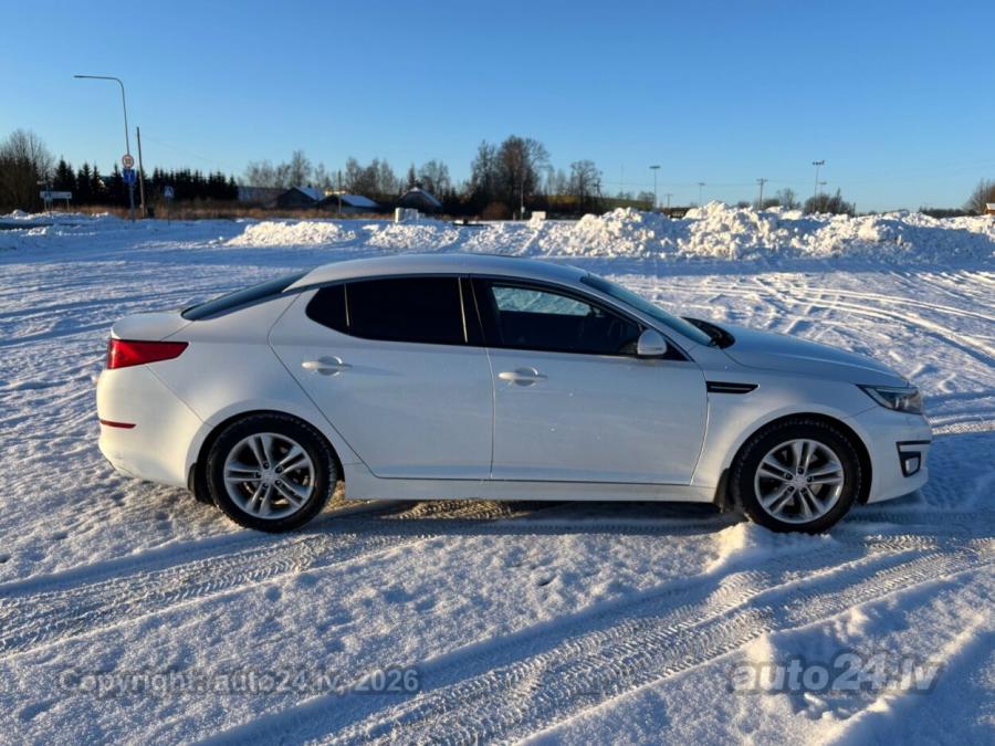 White Kia Optima 2015 in Tartu, with an engine capacity of 1.70 L and mileage of 220 thousand km for 6999 €, photo 5 on AUTOMOTO.COM.LV