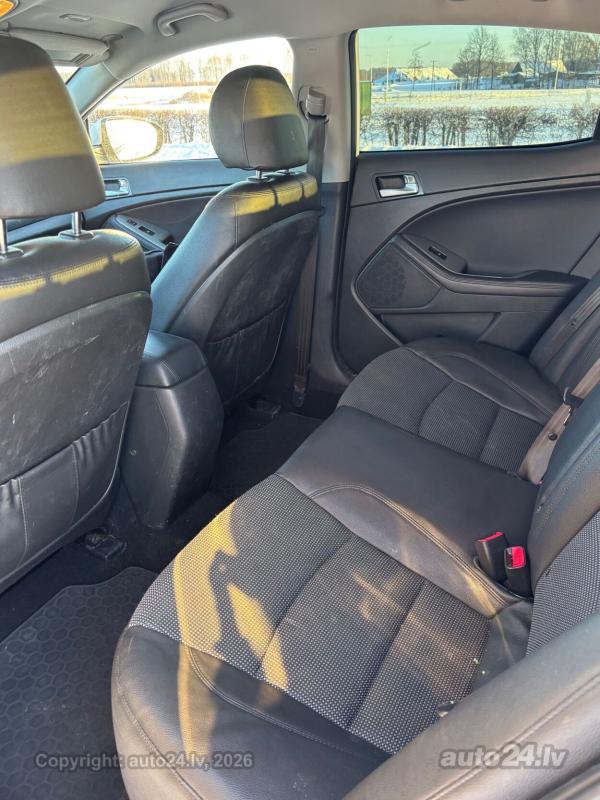 White Kia Optima 2015 in Tartu, with an engine capacity of 1.70 L and mileage of 220 thousand km for 6999 €, photo 11 on AUTOMOTO.COM.LV