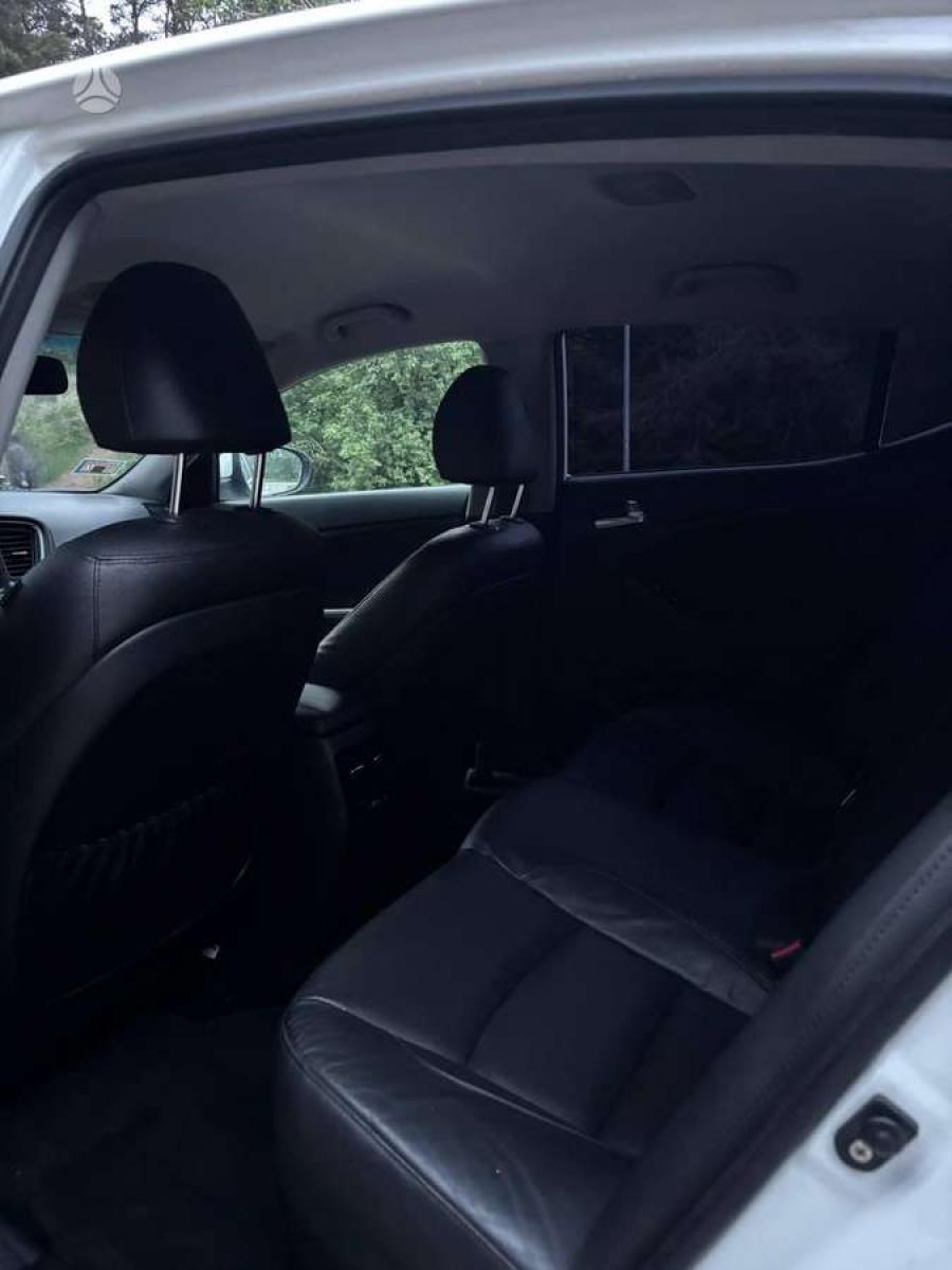 White Kia Optima 2015 in Vilnius, with an engine capacity of 2.36 L and mileage of 260 thousand km for 7900 €, photo 15 on AUTOMOTO.COM.LV