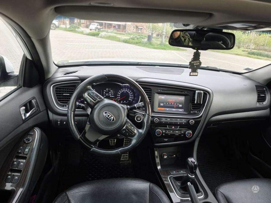 White Kia Optima 2015 in Pakruojis, with an engine capacity of 1.69 L and mileage of 24 thousand km for 6950 €, photo 8 on AUTOMOTO.COM.LV