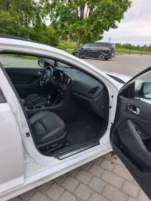 White Kia Optima 2015 in Pakruojis, with an engine capacity of 1.69 L and mileage of 24 thousand km for 6950 €, photo 12 on AUTOMOTO.COM.LV