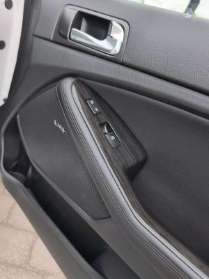 White Kia Optima 2015 in Pakruojis, with an engine capacity of 1.69 L and mileage of 24 thousand km for 6950 €, photo 13 on AUTOMOTO.COM.LV