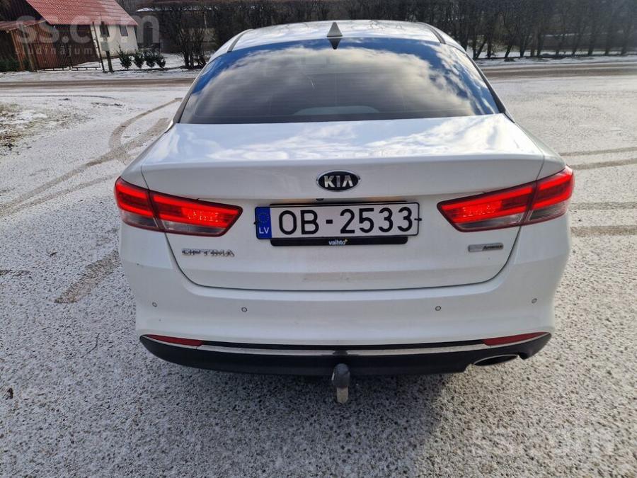 White Kia Optima 2016 in Riga, with an engine capacity of 1.70 L and mileage of 213 thousand km for 9900 €, photo 6 on AUTOMOTO.COM.LV