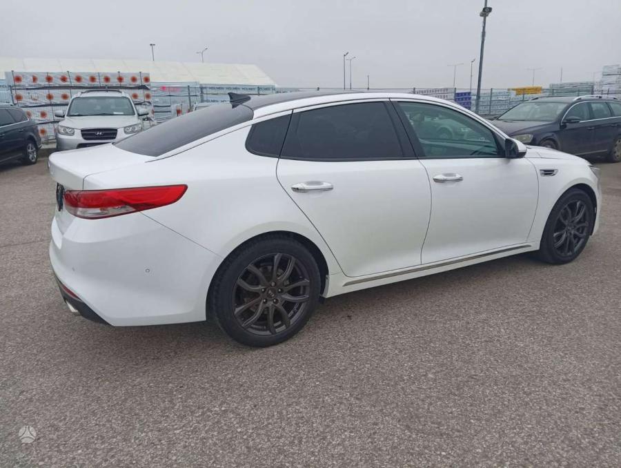 White Kia Optima 2016 in Marijampole, with an engine capacity of 1.70 L and mileage of 222 thousand km for 7990 €, photo 4 on AUTOMOTO.COM.LV