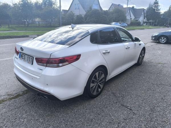 White Kia Optima 2016 in Kaunas, with an engine capacity of 1.70 L and mileage of 216 thousand km for 7500 €, photo 8 on AUTOMOTO.COM.LV