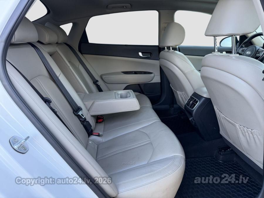 Balts Kia Optima 2016 Pērnava, ar dzinēja tilpumu 1.70 L un nobraukumu 133 tūkst. km par 12900 €, foto 7 vietnē AUTOMOTO.COM.LV