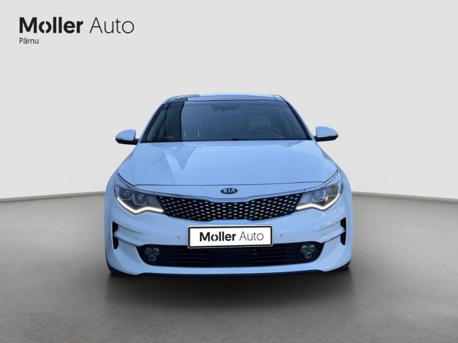 White Kia Optima 2016 in Parnu, with an engine capacity of 1.70 L and mileage of 133 thousand km for 12900 €, photo 4 on AUTOMOTO.COM.LV