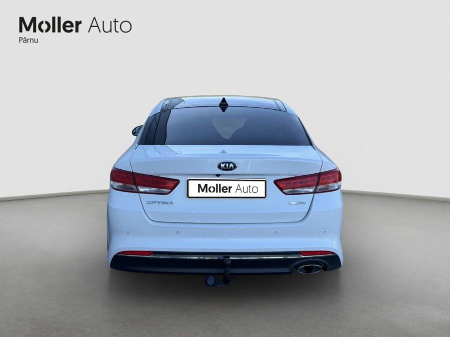 White Kia Optima 2016 in Parnu, with an engine capacity of 1.70 L and mileage of 133 thousand km for 12900 €, photo 5 on AUTOMOTO.COM.LV