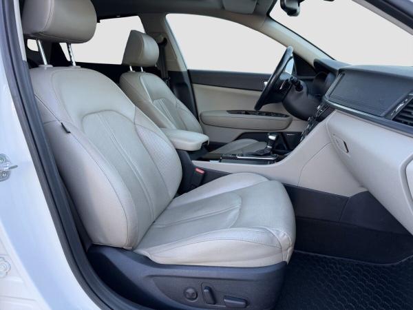 Balts Kia Optima 2016 Pērnava, ar dzinēja tilpumu 1.70 L un nobraukumu 133 tūkst. km par 12900 €, foto 5 vietnē AUTOMOTO.COM.LV