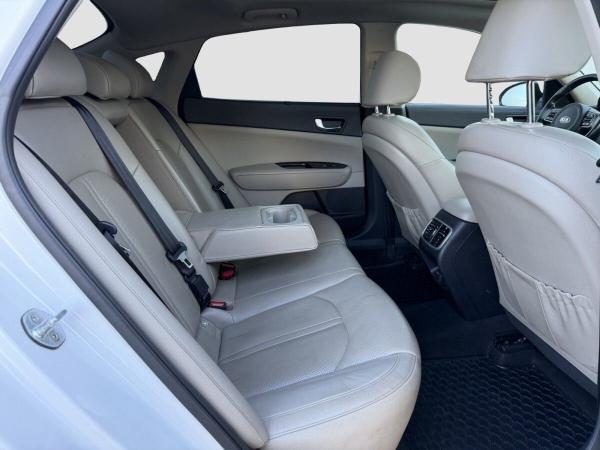 Balts Kia Optima 2016 Pērnava, ar dzinēja tilpumu 1.70 L un nobraukumu 133 tūkst. km par 12900 €, foto 7 vietnē AUTOMOTO.COM.LV