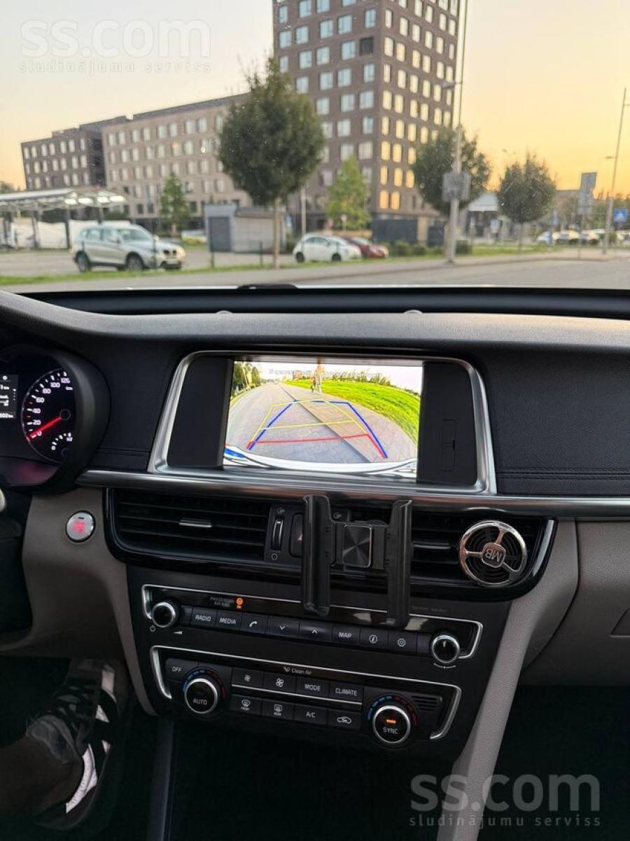 White Kia Optima 2016 in Riga, with an engine capacity of 1.60 L and mileage of 0 thousand km for 11150 €, photo 9 on AUTOMOTO.COM.LV