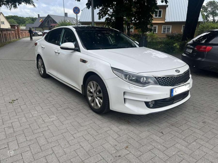 White Kia Optima 2016 in Telschi, with an engine capacity of 1.69 L and mileage of 274 thousand km for 6850 €, photo 4 on AUTOMOTO.COM.LV