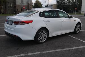 White Kia Optima 2016 in Narva, with an engine capacity of 1.70 L and mileage of 255 thousand km for 7500 €, photo 5 on AUTOMOTO.COM.LV