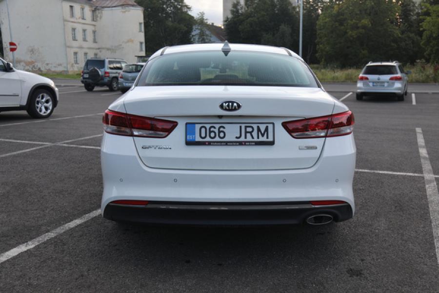 White Kia Optima 2016 in Narva, with an engine capacity of 1.70 L and mileage of 255 thousand km for 7500 €, photo 6 on AUTOMOTO.COM.LV