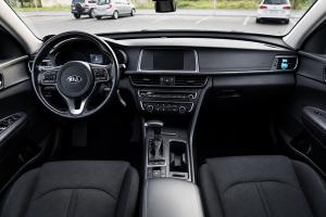 White Kia Optima 2016 in Narva, with an engine capacity of 1.70 L and mileage of 255 thousand km for 7500 €, photo 7 on AUTOMOTO.COM.LV