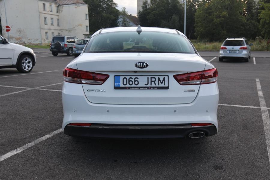 White Kia Optima 2016 in Narva, with an engine capacity of 1.70 L and mileage of 255 thousand km for 7500 €, photo 13 on AUTOMOTO.COM.LV