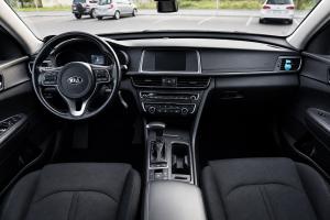 White Kia Optima 2016 in Narva, with an engine capacity of 1.70 L and mileage of 255 thousand km for 7500 €, photo 14 on AUTOMOTO.COM.LV