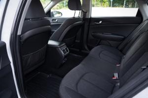 White Kia Optima 2016 in Narva, with an engine capacity of 1.70 L and mileage of 255 thousand km for 7500 €, photo 15 on AUTOMOTO.COM.LV