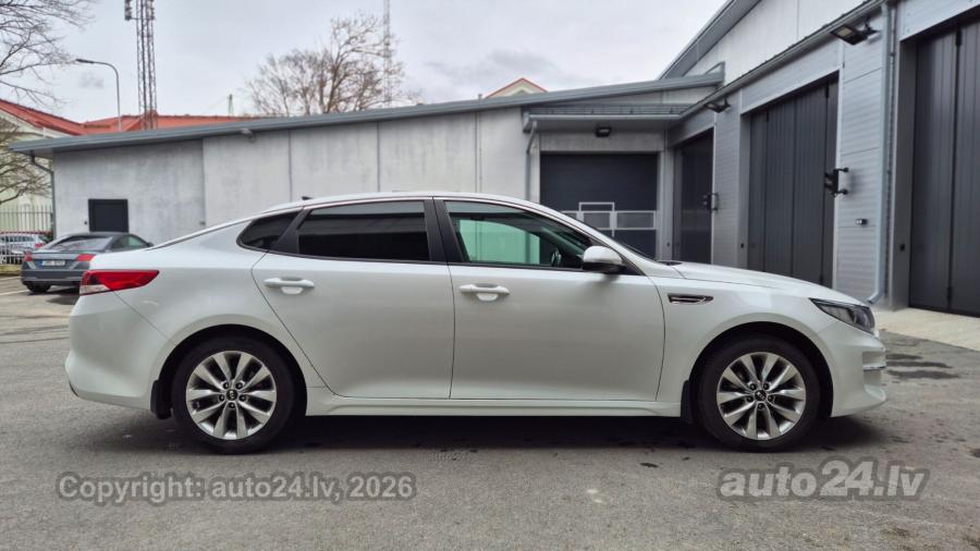 White Kia Optima 2017 in Tallinn, with an engine capacity of 1.70 L and mileage of 150 thousand km for 10000 €, photo 1 on AUTOMOTO.COM.LV