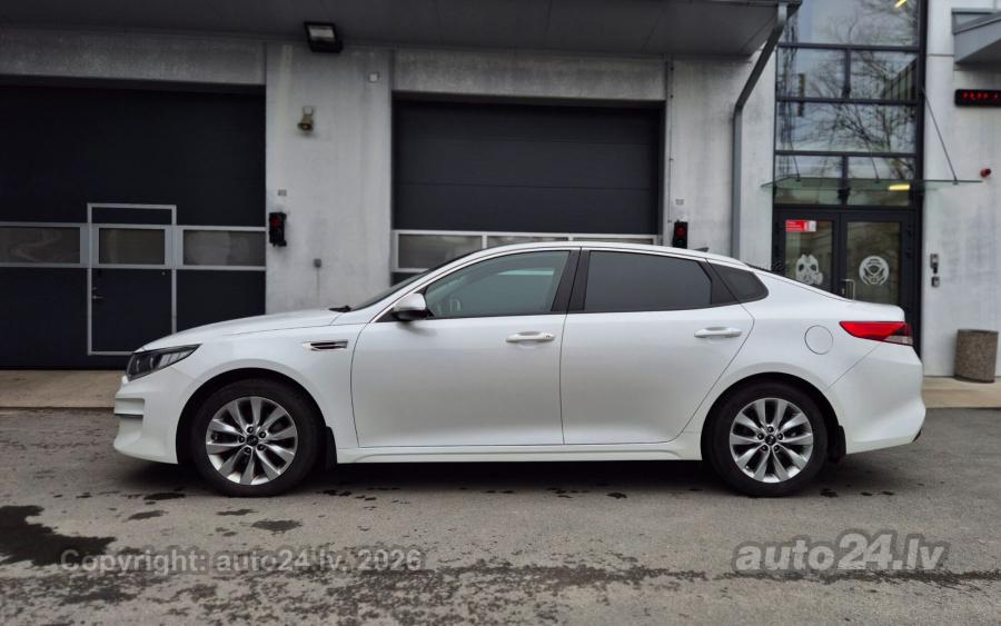 White Kia Optima 2017 in Tallinn, with an engine capacity of 1.70 L and mileage of 150 thousand km for 10000 €, photo 3 on AUTOMOTO.COM.LV