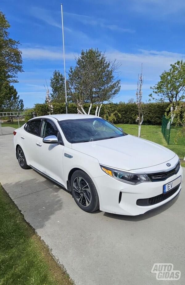 White Kia Optima 2017 in Siauliai, with an engine capacity of 2.00 L and mileage of 94 thousand km for 12000 €, photo 3 on AUTOMOTO.COM.LV