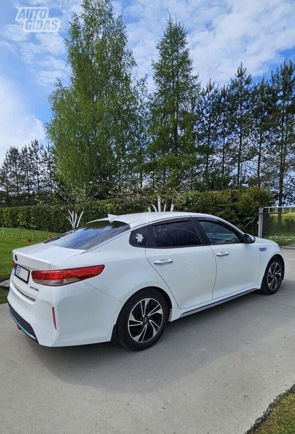 White Kia Optima 2017 in Siauliai, with an engine capacity of 2.00 L and mileage of 94 thousand km for 12000 €, photo 4 on AUTOMOTO.COM.LV