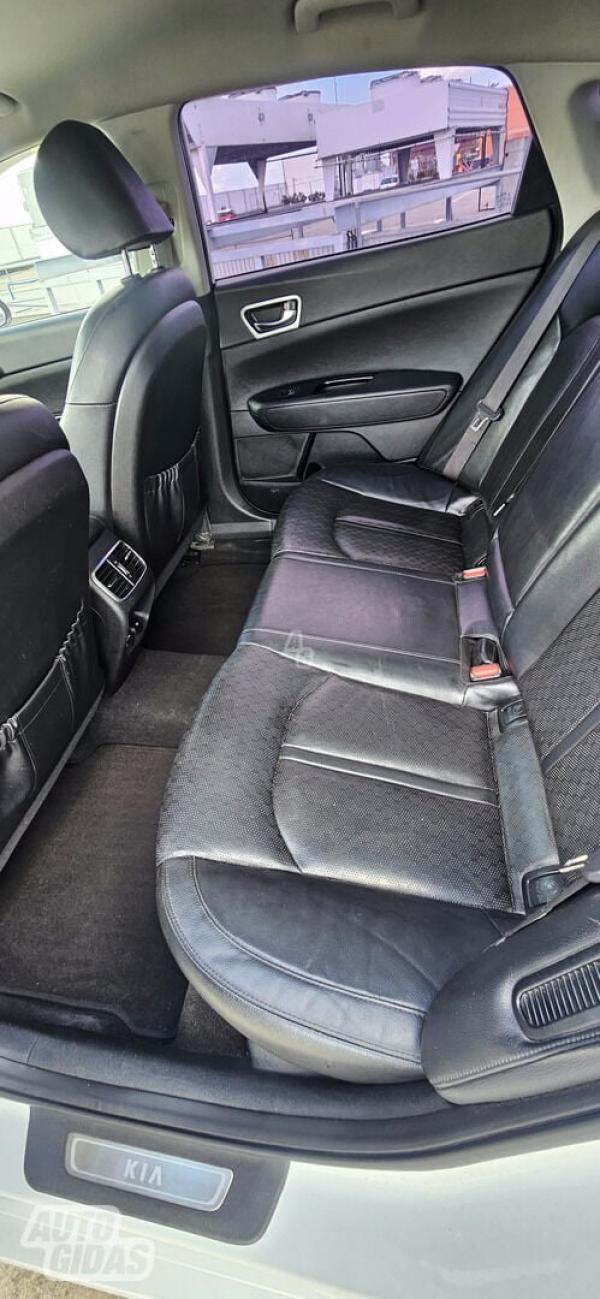 White Kia Optima 2017 in Siauliai, with an engine capacity of 2.00 L and mileage of 94 thousand km for 12000 €, photo 9 on AUTOMOTO.COM.LV