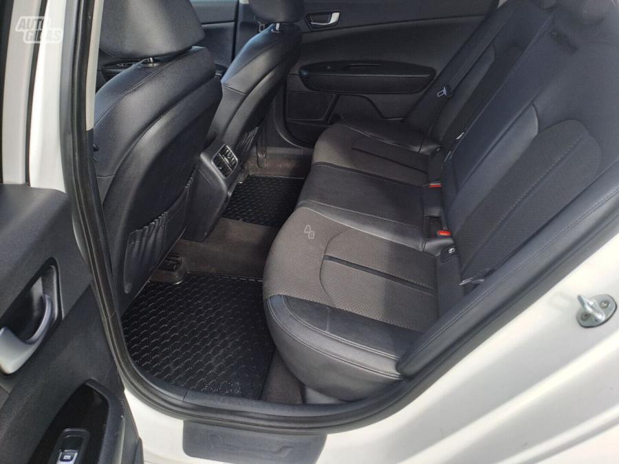 Balts Kia Optima 2017 Šauļi, ar dzinēja tilpumu 1.70 L un nobraukumu 230 tūkst. km par 9300 €, foto 22 vietnē AUTOMOTO.COM.LV
