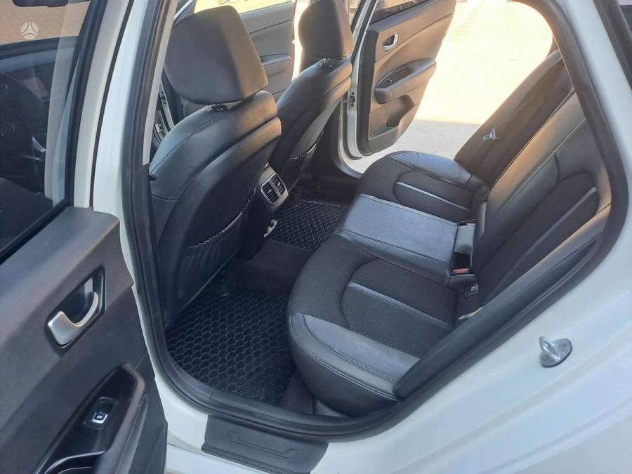 Balts Kia Optima 2017 Šauļi, ar dzinēja tilpumu 1.70 L un nobraukumu 230 tūkst. km par 8300 €, foto 15 vietnē AUTOMOTO.COM.LV