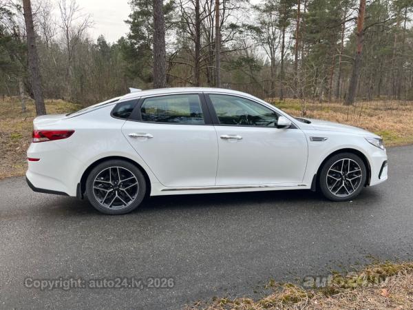 White Kia Optima 2019 in Tallinn, with an engine capacity of 1.60 L and mileage of 79 thousand km for 15500 €, photo 2 on AUTOMOTO.COM.LV
