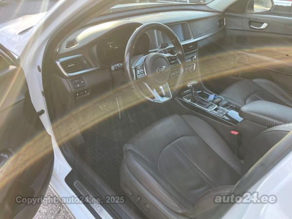 White Kia Optima 2020 in Tartu, with an engine capacity of 1.60 L and mileage of 161 thousand km for 17990 €, photo 11 on AUTOMOTO.COM.LV