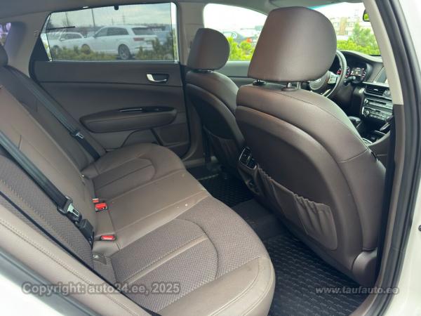 White Kia Optima 2020 in Tartu, with an engine capacity of 1.60 L and mileage of 67 thousand km for 17900 €, photo 11 on AUTOMOTO.COM.LV