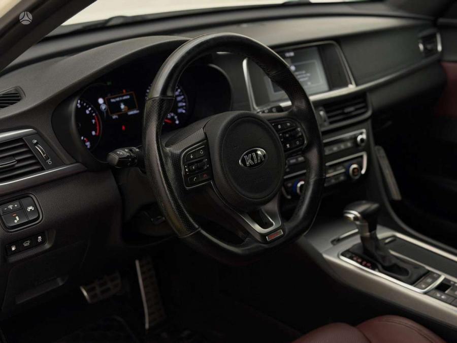 White Kia Optima 2016 in Vilnius, with an engine capacity of 2.00 L and mileage of 144 thousand km for 10850 €, photo 10 on AUTOMOTO.COM.LV