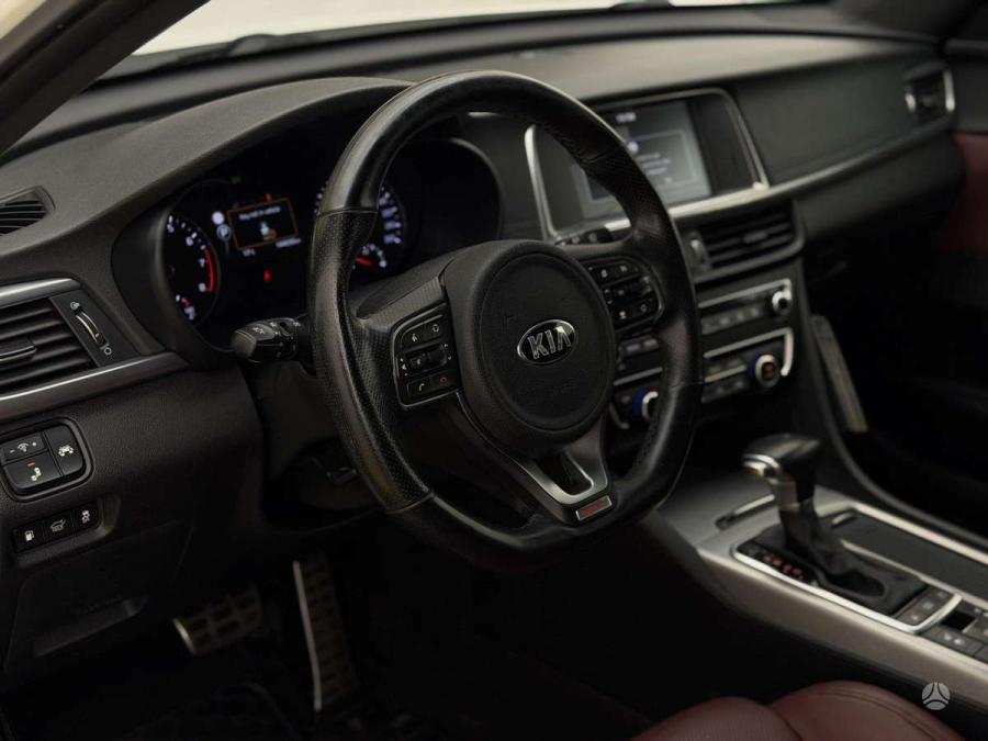 White Kia Optima 2016 in Vilnius, with an engine capacity of 2.00 L and mileage of 144 thousand km for 10800 €, photo 10 on AUTOMOTO.COM.LV