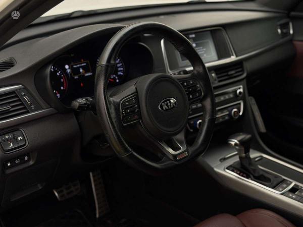 White Kia Optima 2016 in Vilnius, with an engine capacity of 2.00 L and mileage of 144 thousand km for 10800 €, photo 9 on AUTOMOTO.COM.LV