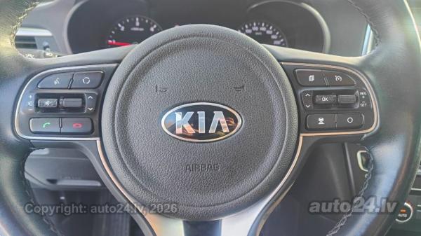White Kia Optima 2017 in Tallinn, with an engine capacity of 1.70 L and mileage of 113 thousand km for 11990 €, photo 11 on AUTOMOTO.COM.LV