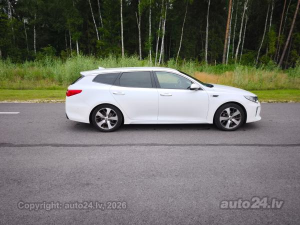 White Kia Optima 2017 in Tallinn, with an engine capacity of 1.70 L and mileage of 220 thousand km for 12500 €, photo 4 on AUTOMOTO.COM.LV