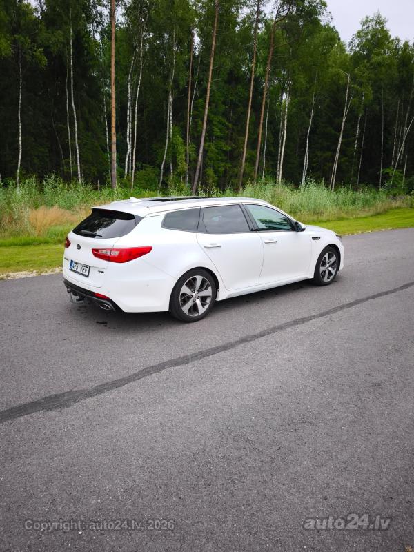 White Kia Optima 2017 in Tallinn, with an engine capacity of 1.70 L and mileage of 220 thousand km for 12500 €, photo 5 on AUTOMOTO.COM.LV