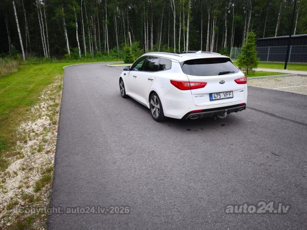 White Kia Optima 2017 in Tallinn, with an engine capacity of 1.70 L and mileage of 220 thousand km for 12500 €, photo 7 on AUTOMOTO.COM.LV